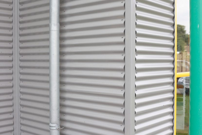 Well- und Trapezbleche für Dach und Fassade – PolySystem