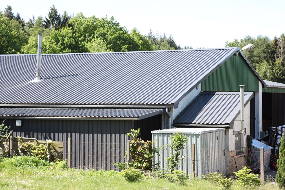 Well- und Trapezbleche für Dach und Fassade – PolySystem